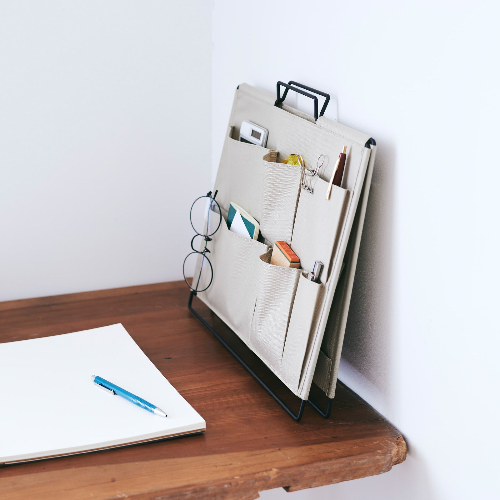 TOOL STAND DESK