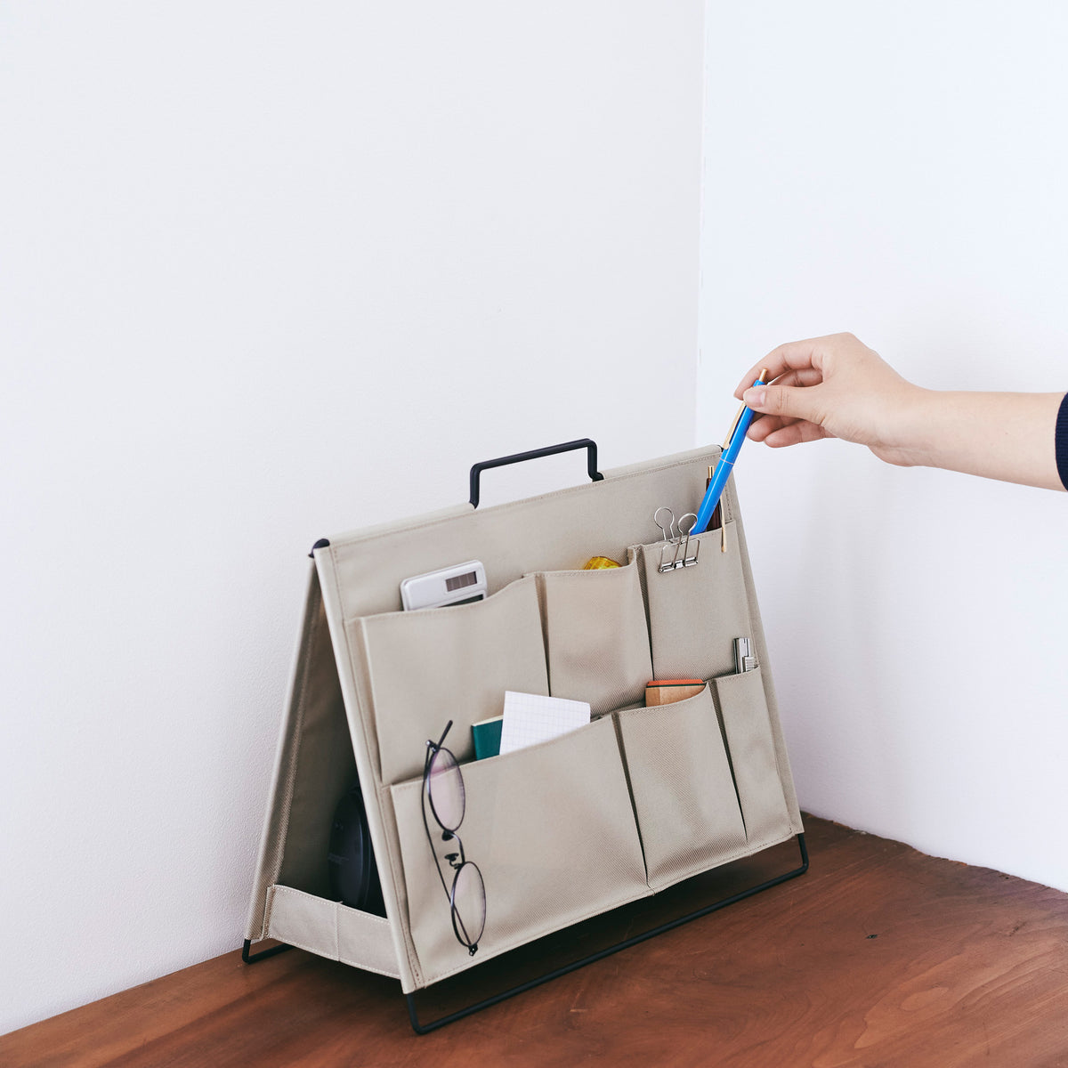 TOOL STAND DESK